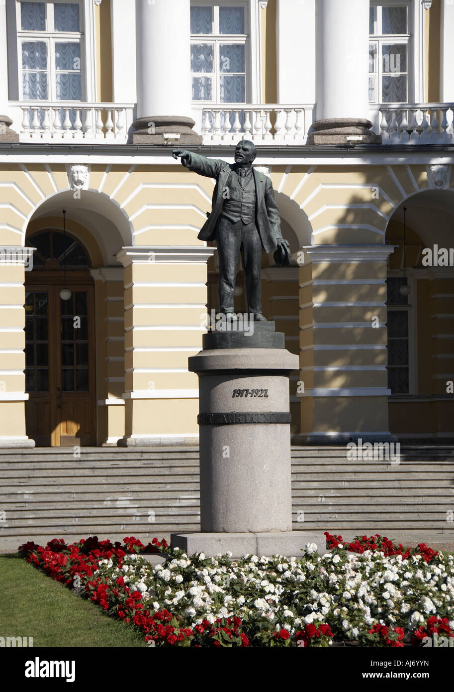 Lenin monument The Smolny Institute Saint Petersburg Russia Stock Photo ...