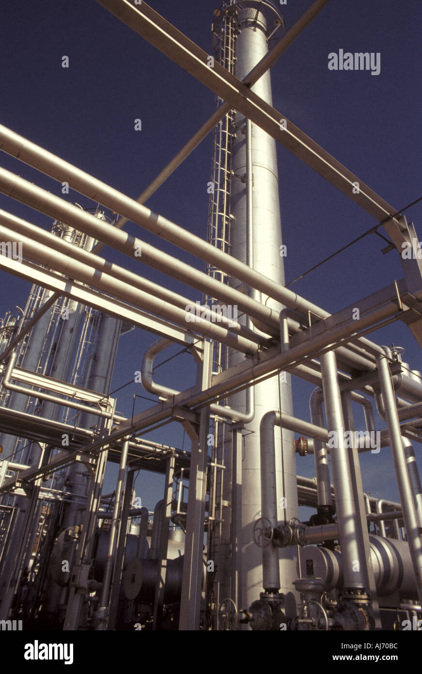 Piping in petrochemical plant Stock Photo - Alamy