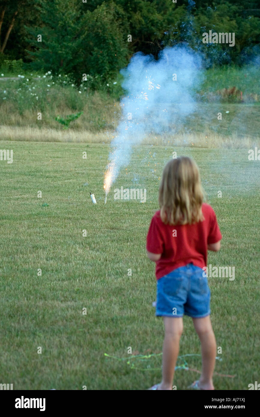 Kids watching fireworks hi-res stock photography and images - Alamy