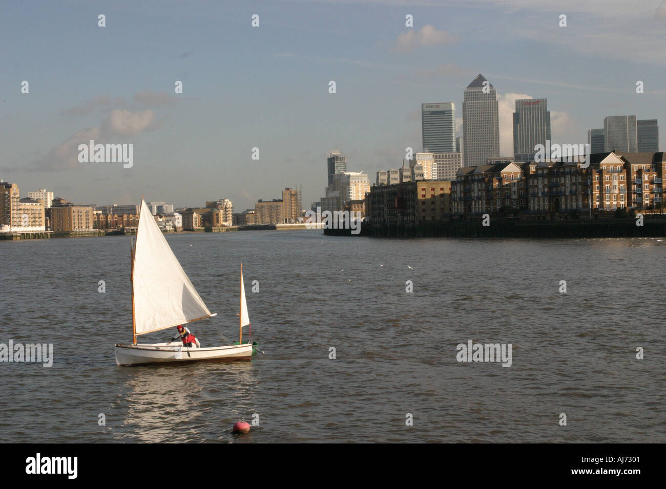 Thames river boat sail hi-res stock photography and images - Alamy