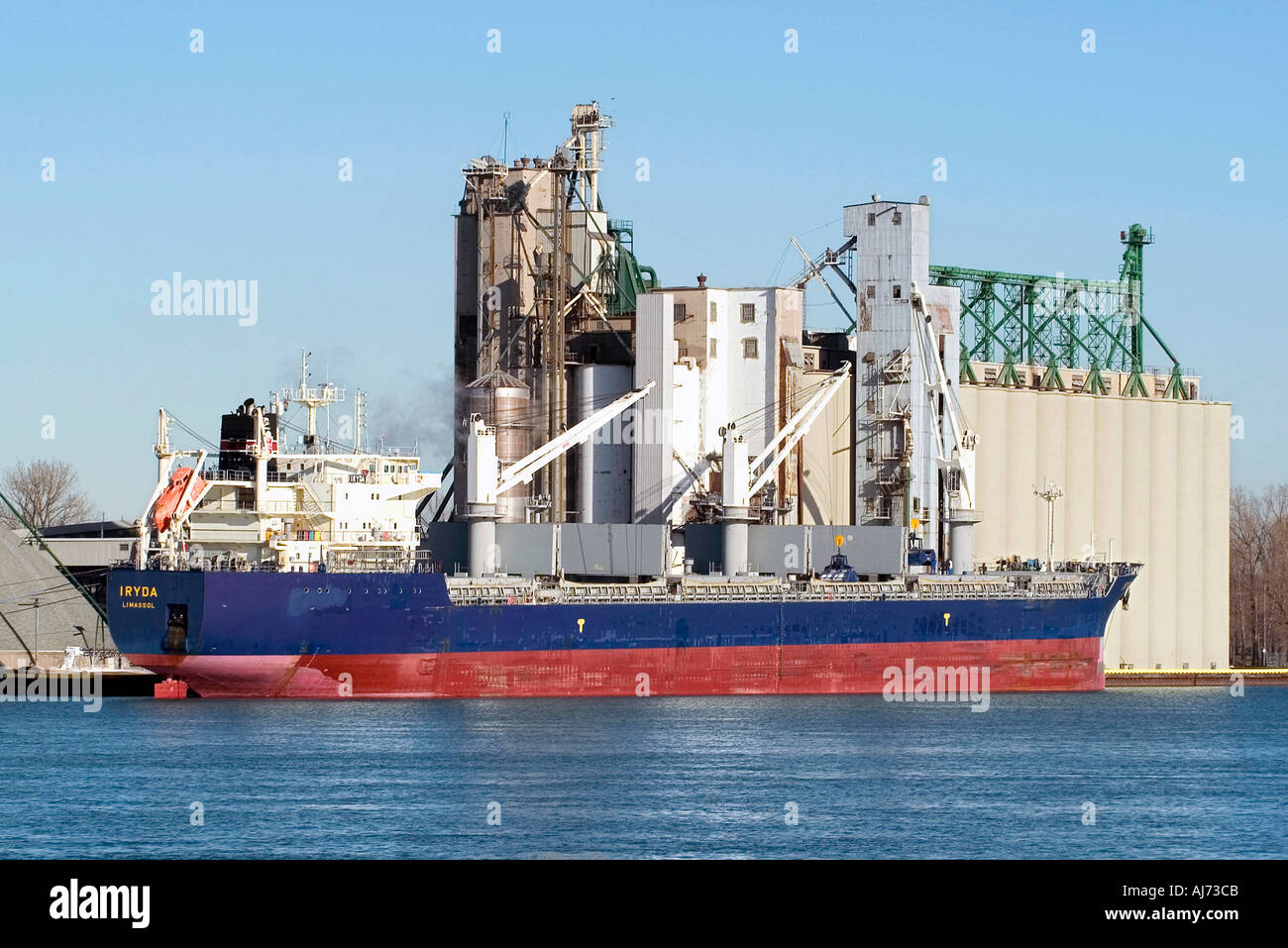 Ship Loads Grain For Transport Stock Photo - Alamy