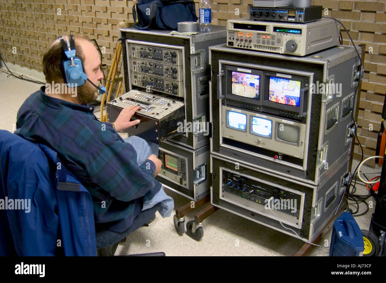 Tv technician hi-res stock photography and images - Alamy