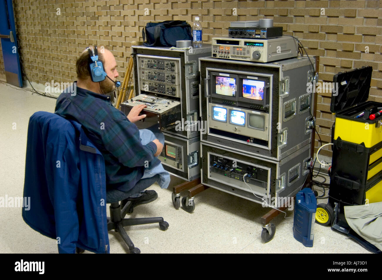 Tv technician hi-res stock photography and images - Alamy