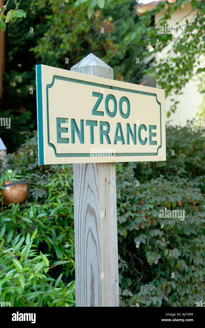 Zoo entrance sign Stock Photo - Alamy