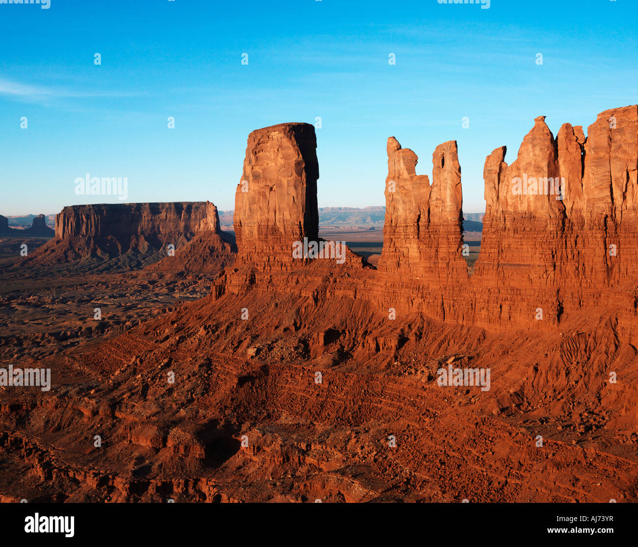 Sandstone mesas and buttes in desert of Monument Valley Stock Photo - Alamy