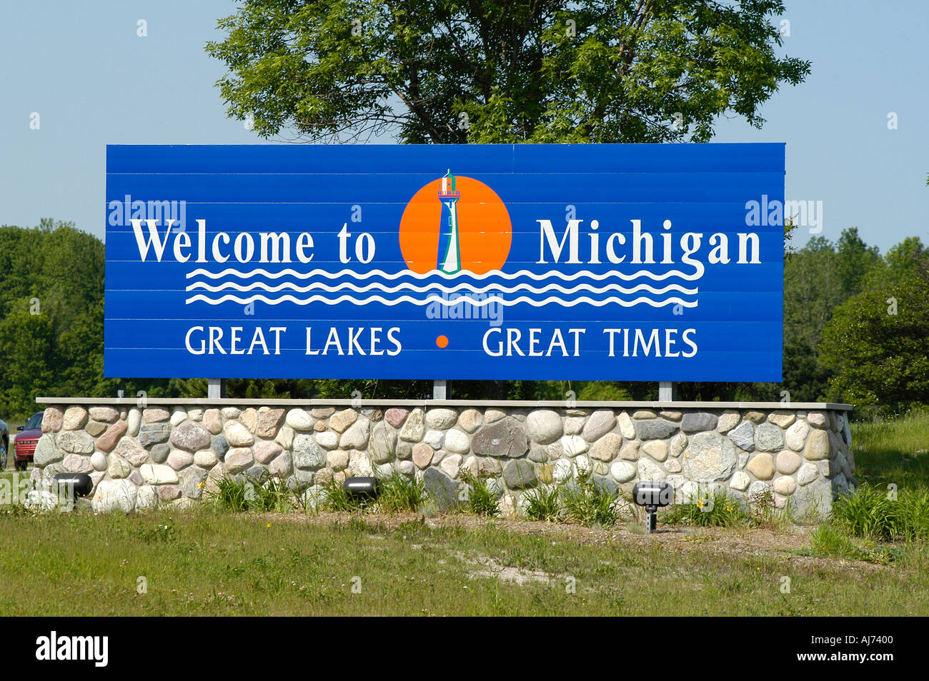 Welcome to Michigan Sign at State Border Stock Photo - Alamy