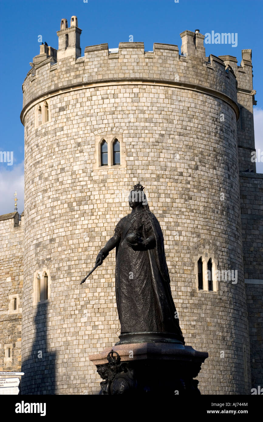 Queen Victoria outside Castle Walls Windsor England UK Stock Photo - Alamy