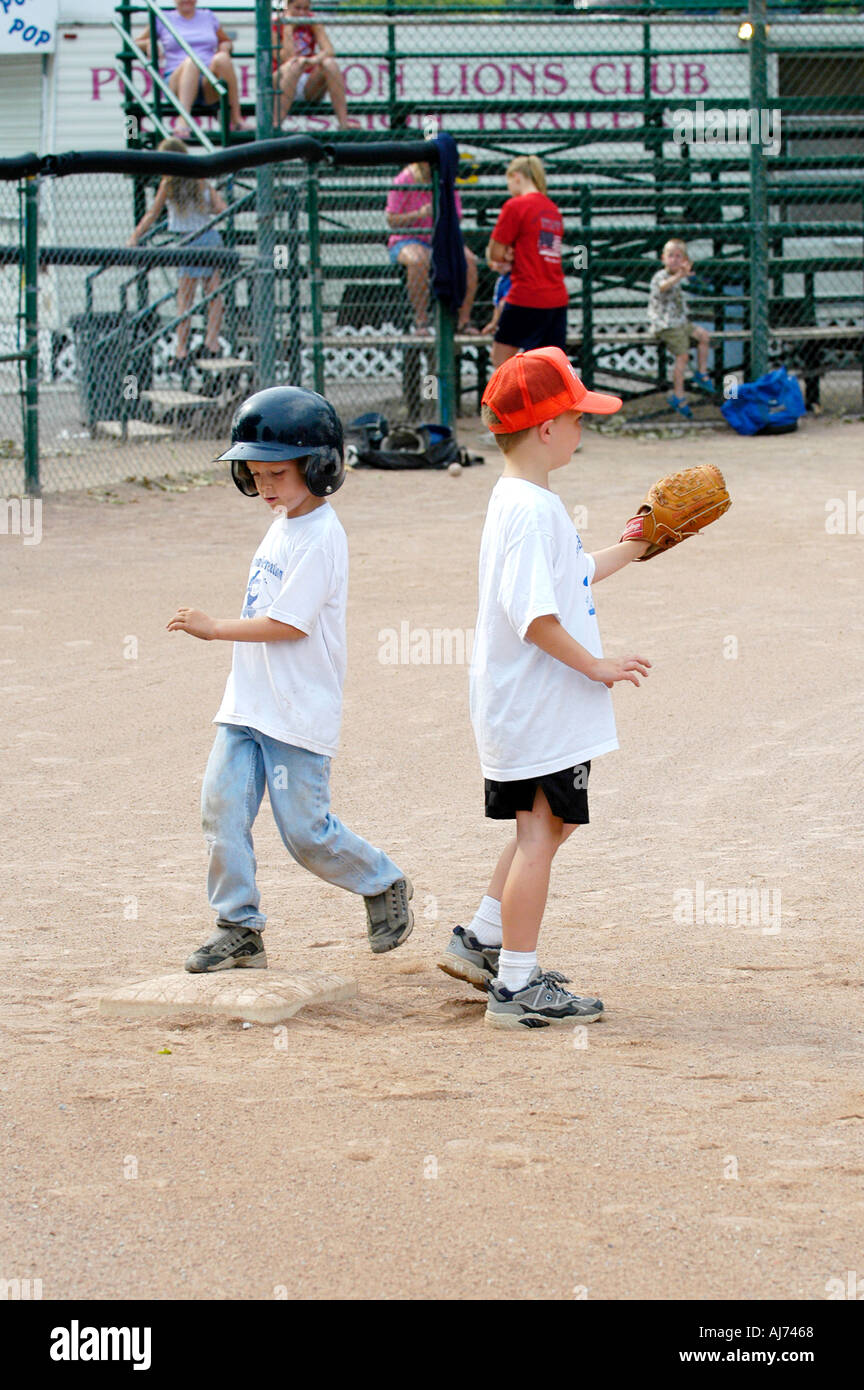 Children learn play baseball hi-res stock photography and images - Alamy