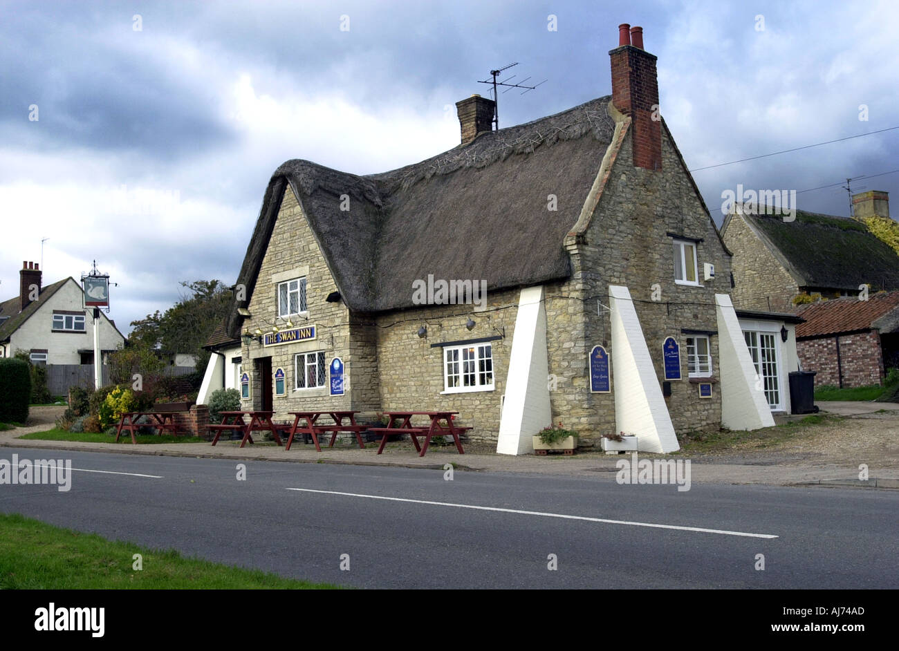 Swan Inn High Resolution Stock Photography and Images - Alamy