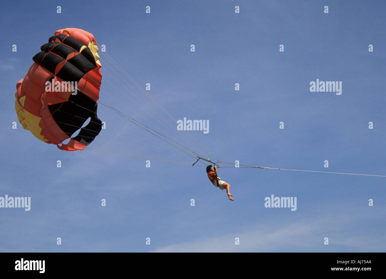 Parascending in the sky Penang Malaysia Stock Photo - Alamy
