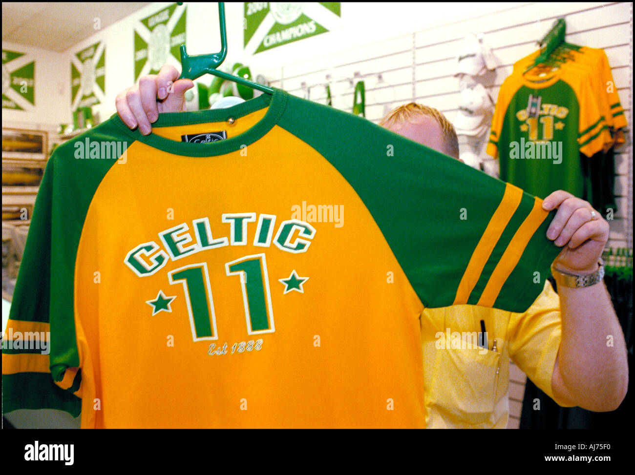 Celtic football club supporters hi-res stock photography and images - Alamy