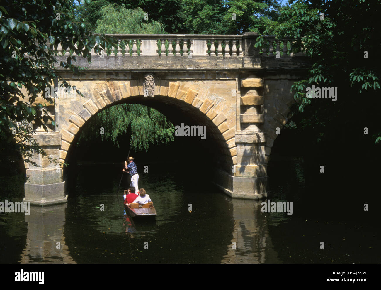 Magdalen Bridge Punting Oxford Oxfordshire Stock Photos & Magdalen ...