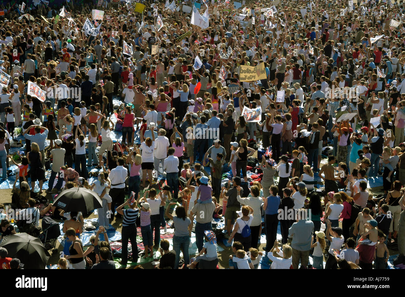 Fans at open air pop concert in Hyde Park London Stock Photo - Alamy