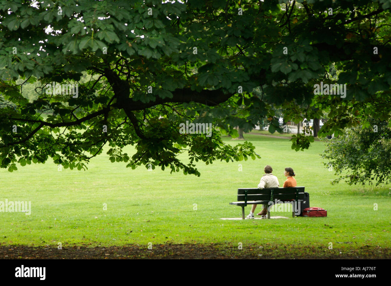 couple on a park bench Stock Photo - Alamy