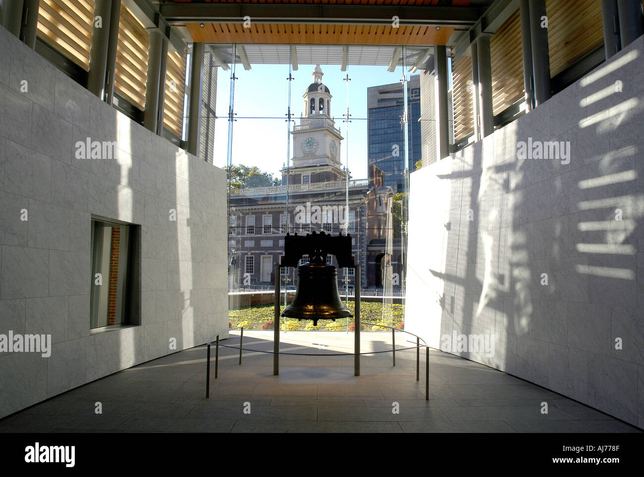 Philadelphia and the liberty bell hi-res stock photography and images ...