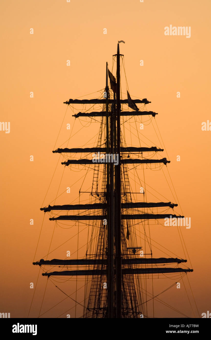 Square rig sail hi-res stock photography and images - Alamy
