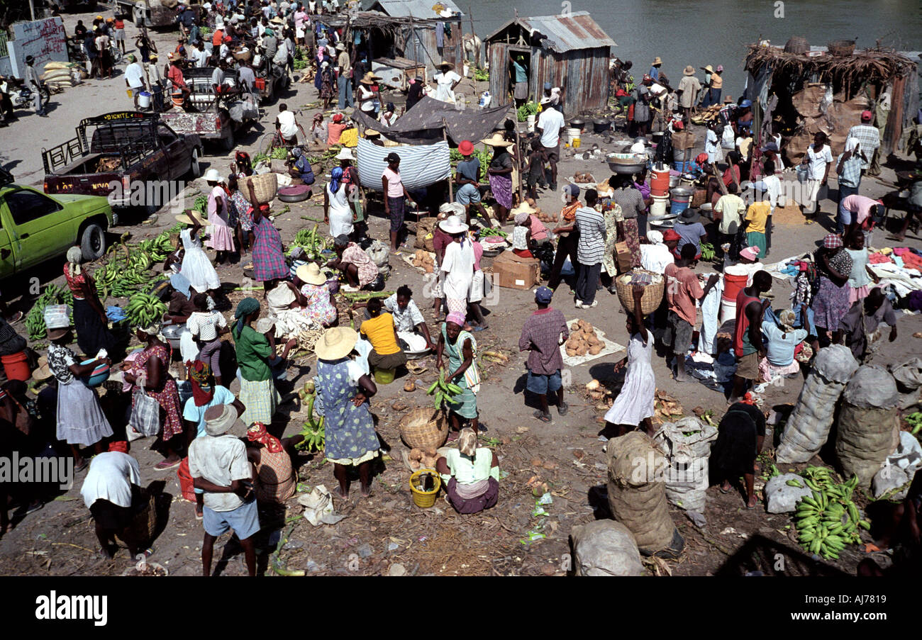 Haiti roadside market with a very large crowd of people shopping Stock ...