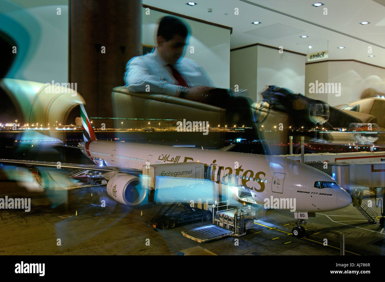 Boeing 777 aircraft window hi-res stock photography and images - Alamy