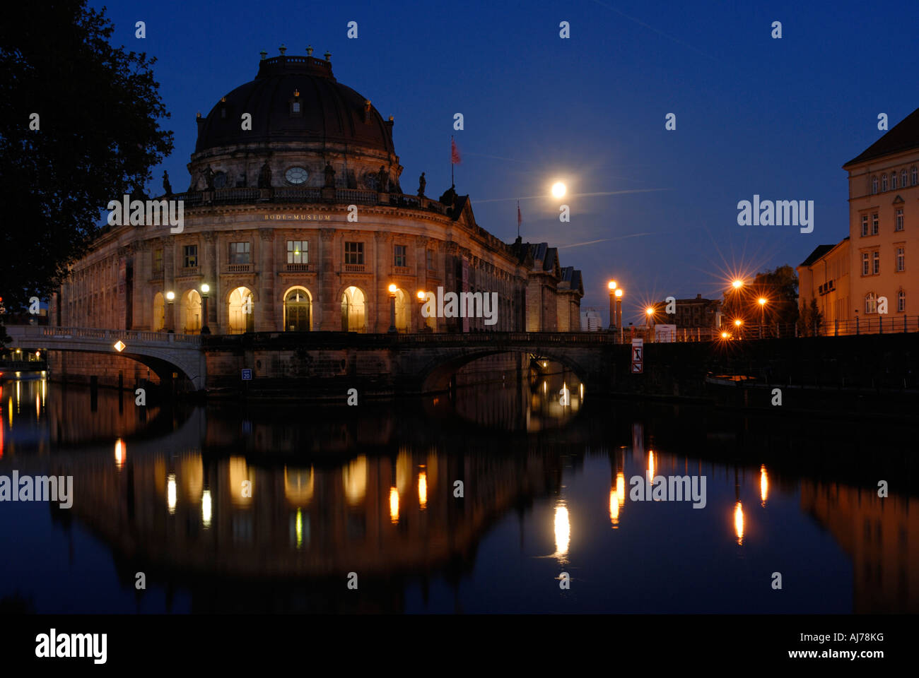 Night at the museum 2006 hi-res stock photography and images - Alamy