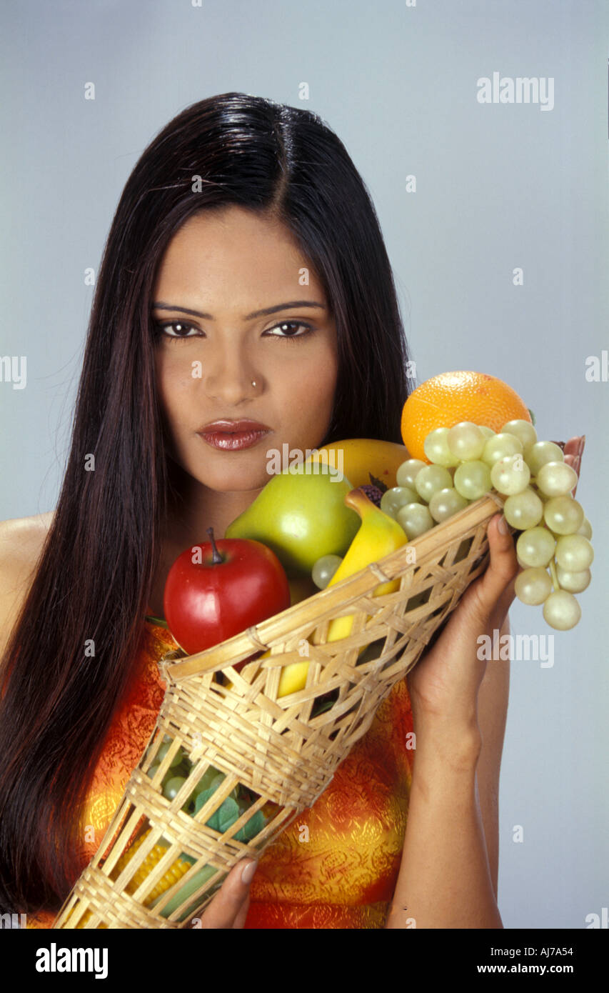 Woman indian shopping basket hi-res stock photography and images - Alamy