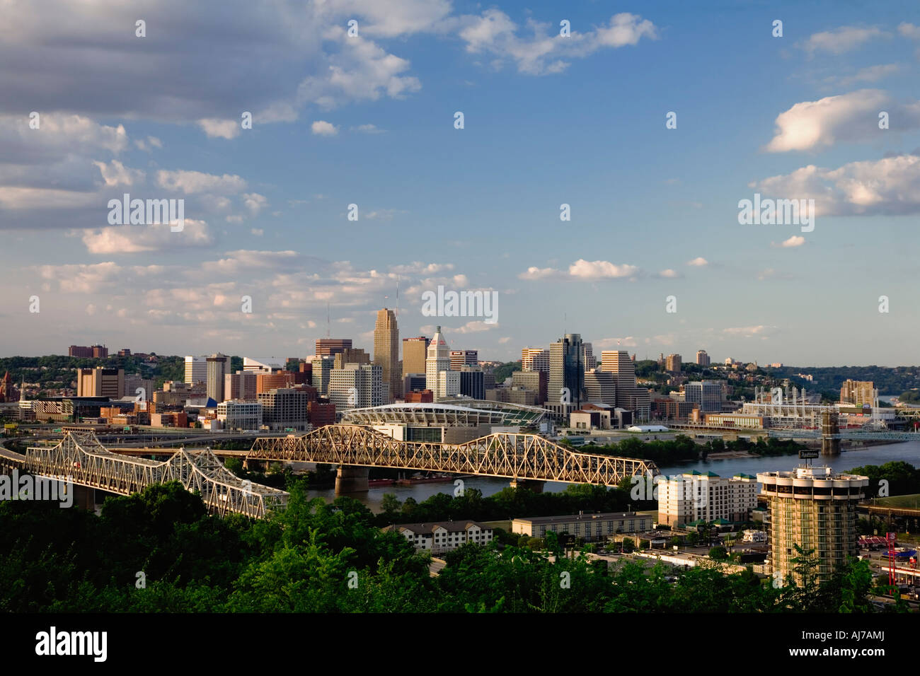 Evening light on Cincinnati skyline as seen from Devou Park in ...