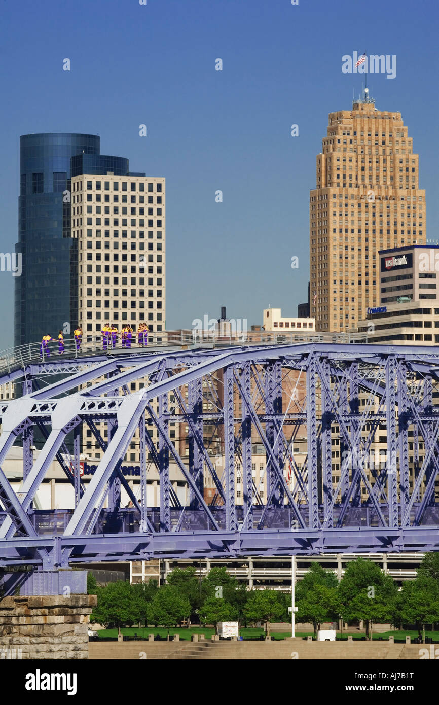Mt Adams and the Daniel Carter Beard Bridge viewed from the Purple ...