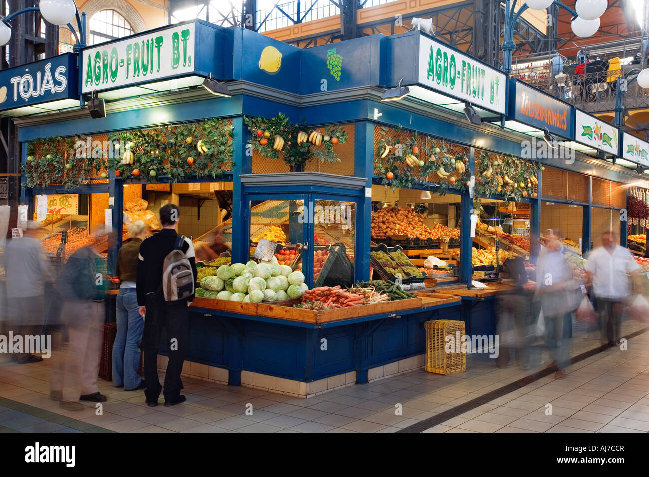 Busy food hall hi-res stock photography and images - Alamy