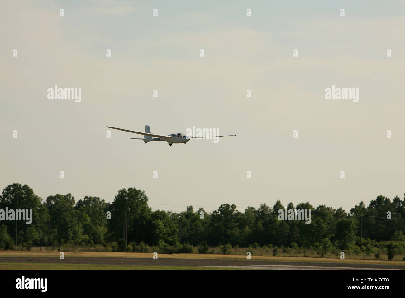 Short final approach hi-res stock photography and images - Alamy