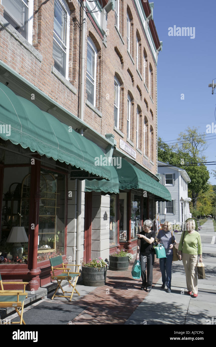 Quaker women pennsylvania hi-res stock photography and images - Alamy