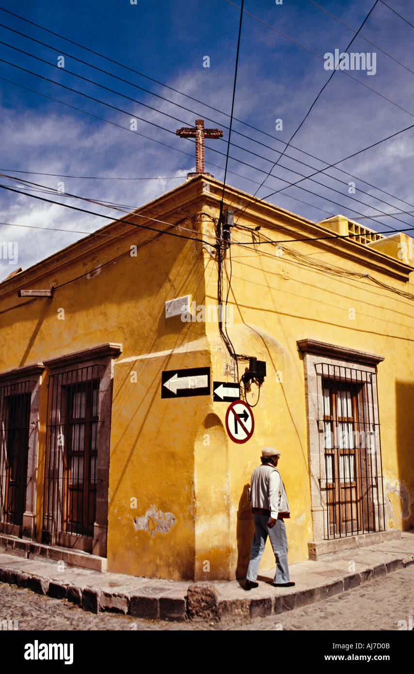 Mexican street corner hi-res stock photography and images - Alamy
