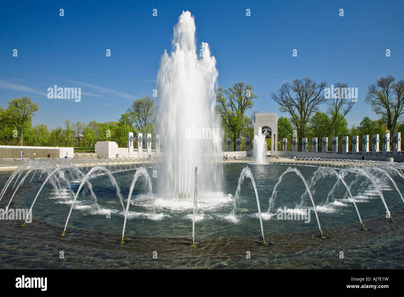 The fountain of the World War II memorial, Washington DC Stock Photo ...