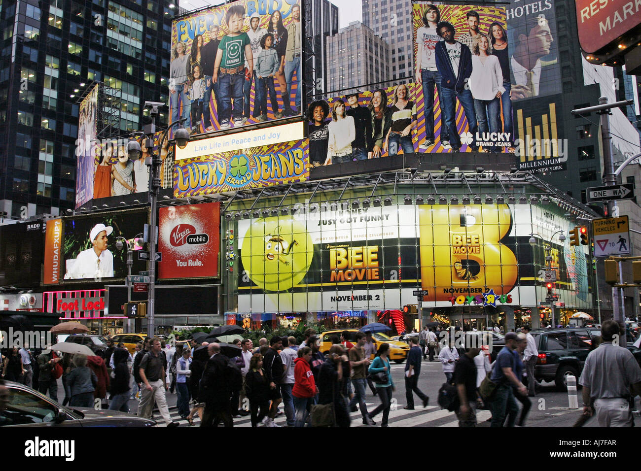 People cross a busy street in Times Square Stock Photo - Alamy