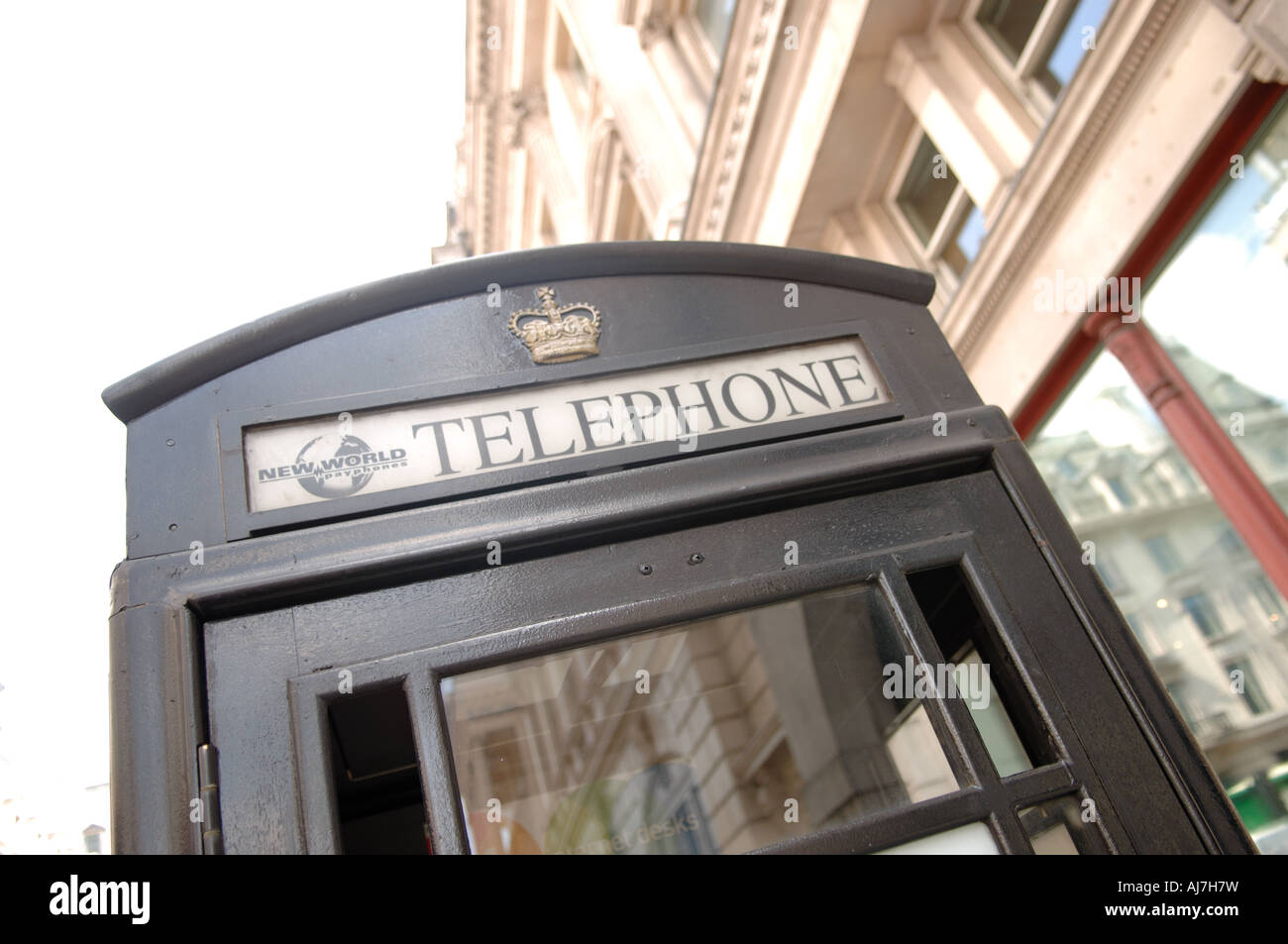 London black telephone box hi-res stock photography and images - Alamy