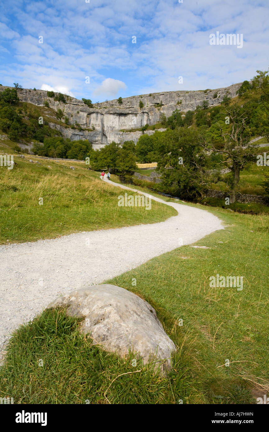 Malham Cove in the Yorkshire Dales Stock Photo - Alamy