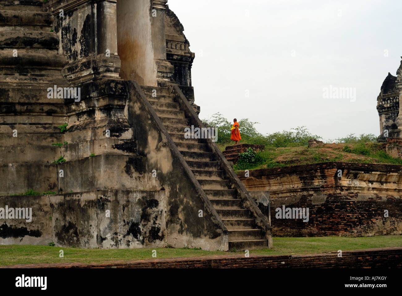 Solitary monk in temple ruins, Ayutthaya Thailand Stock Photo - Alamy