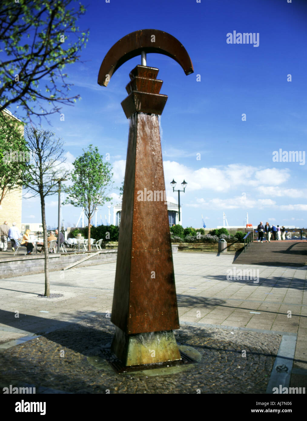 Water sculpture cardiff bay hi-res stock photography and images - Alamy