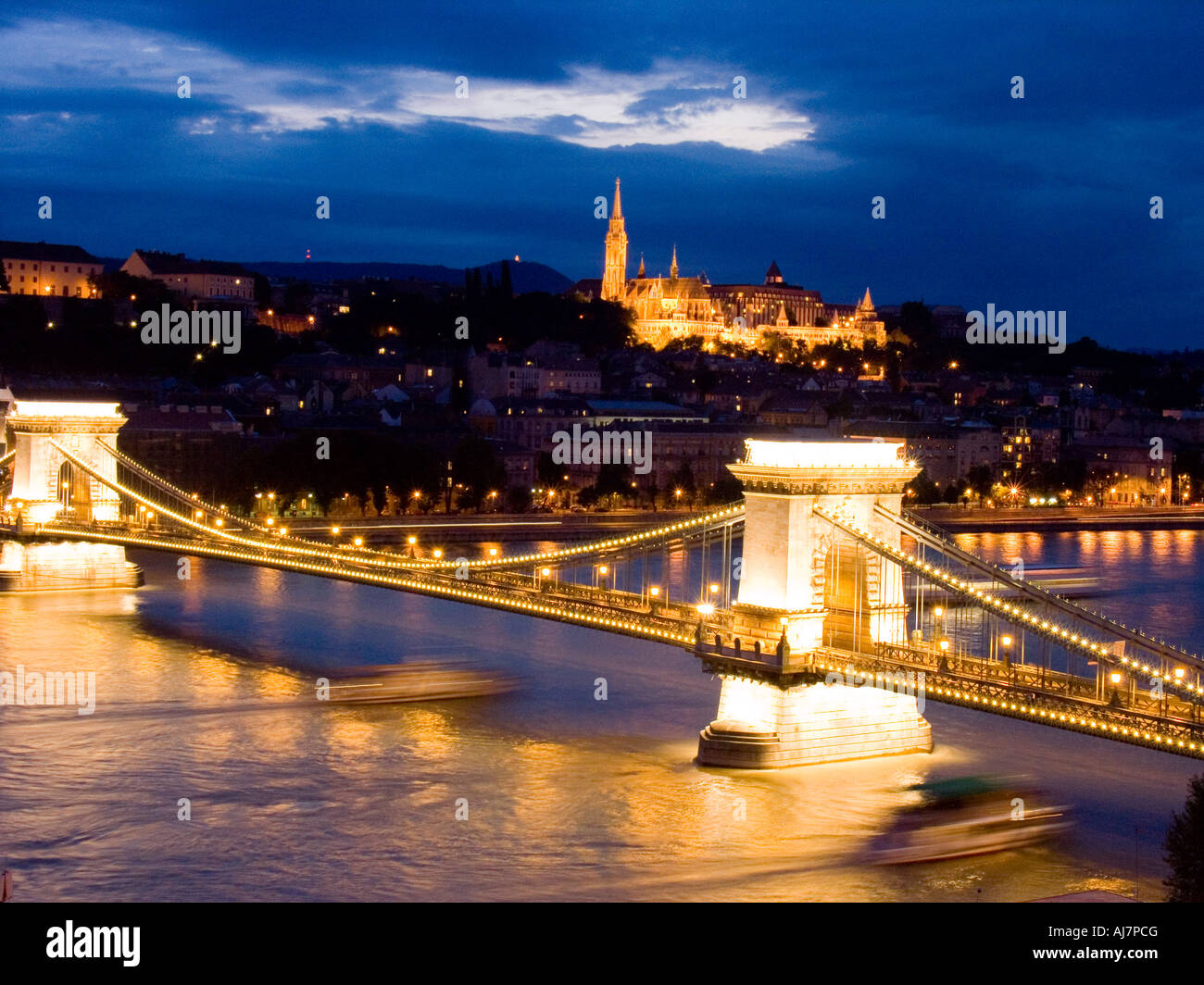 Chain Bridge and Buda castle, Budapest, Hungary Stock Photo - Alamy