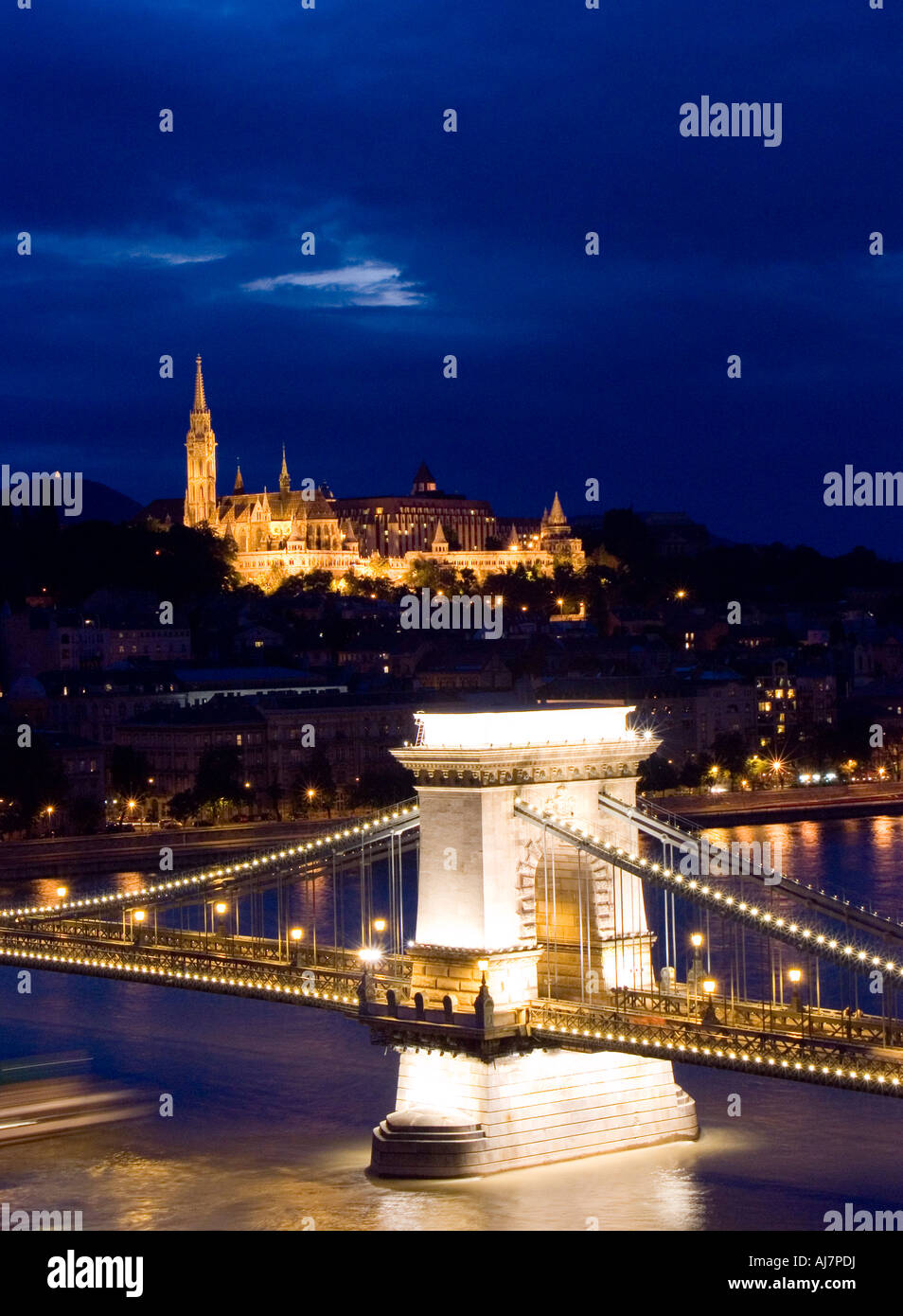 Chain Bridge and Buda castle, Budapest, Hungary Stock Photo - Alamy