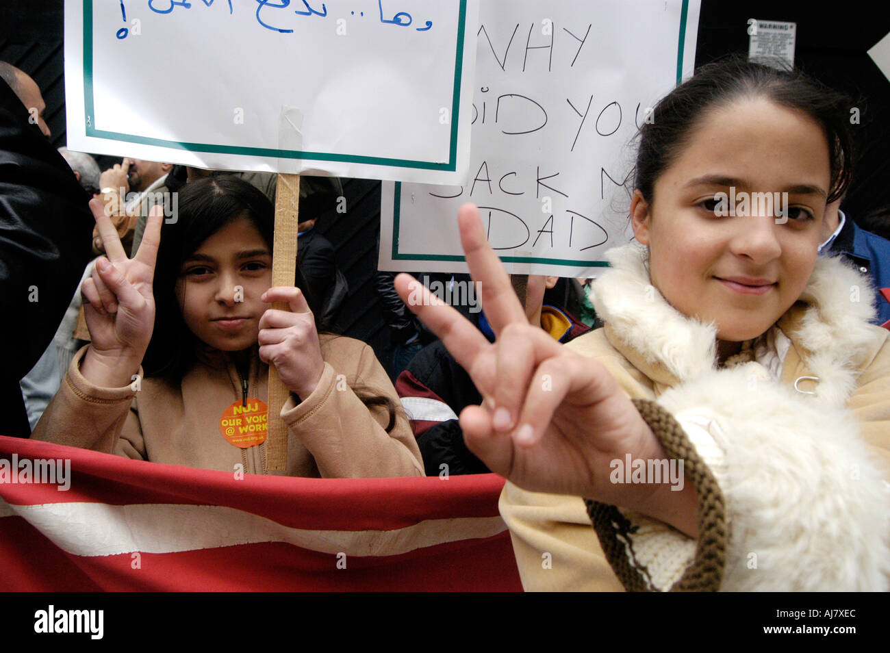 Young women doing peace signs Stock Photo - Alamy