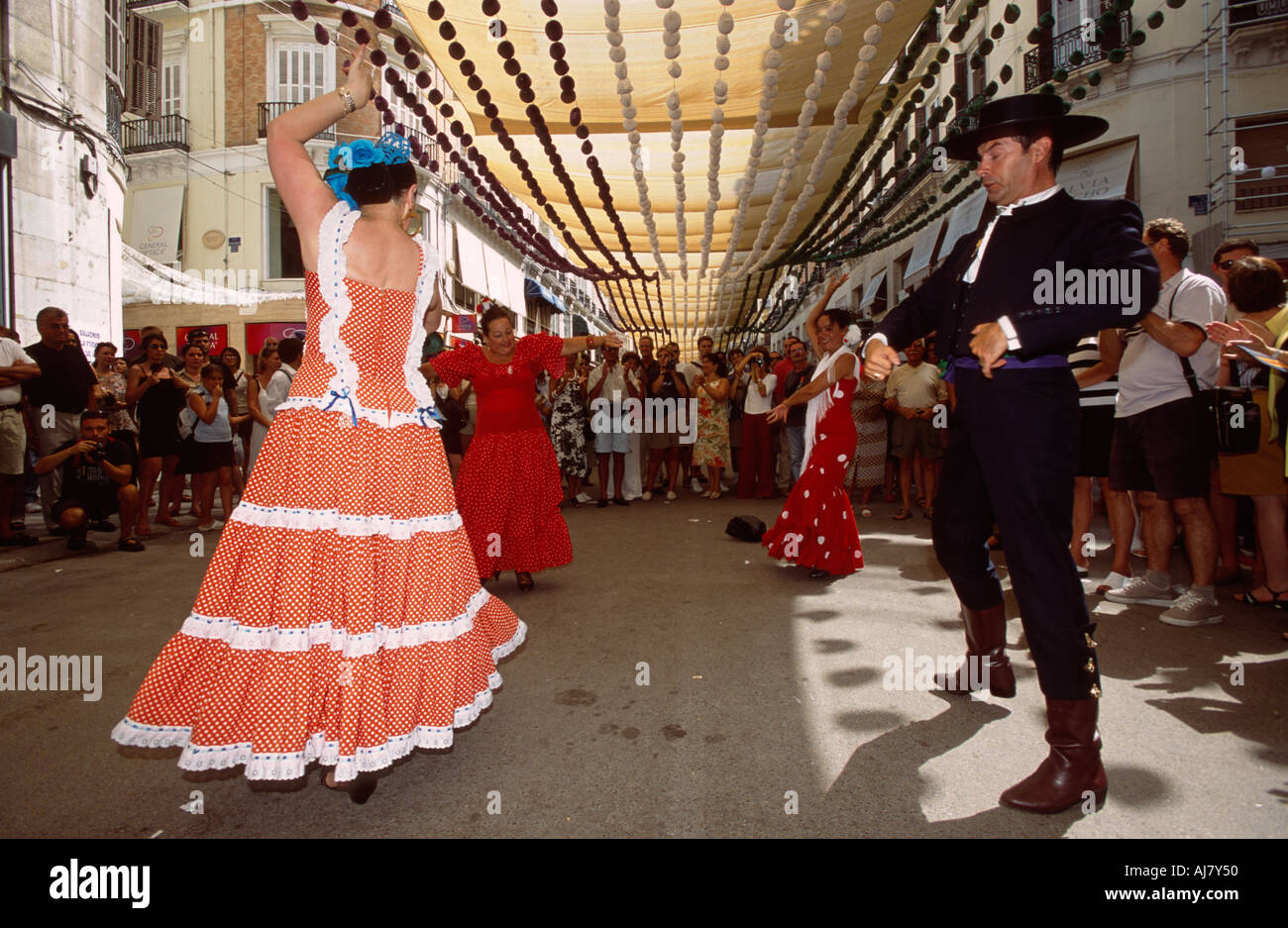 Impromptu dancing hi-res stock photography and images - Alamy