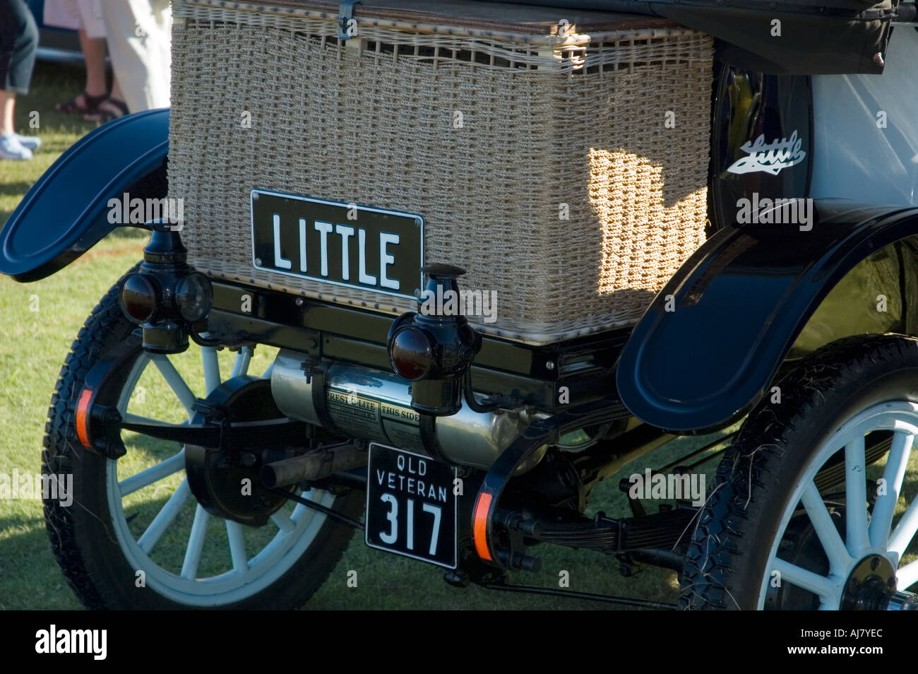 Vintage car basket Stock Photo - Alamy