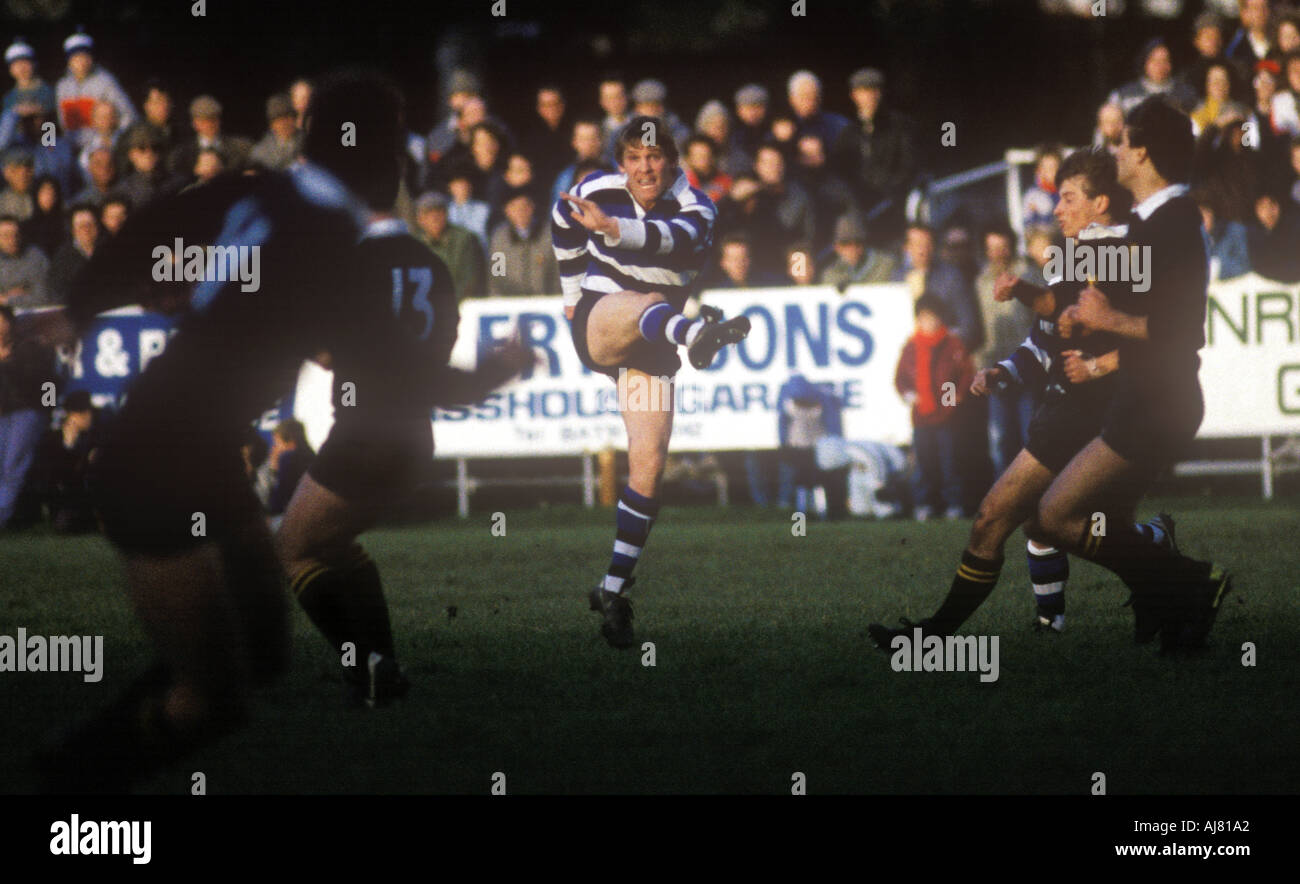 Stuart Barnes kicks for goal Rugby Union Bath versus Wasps Recreation ...