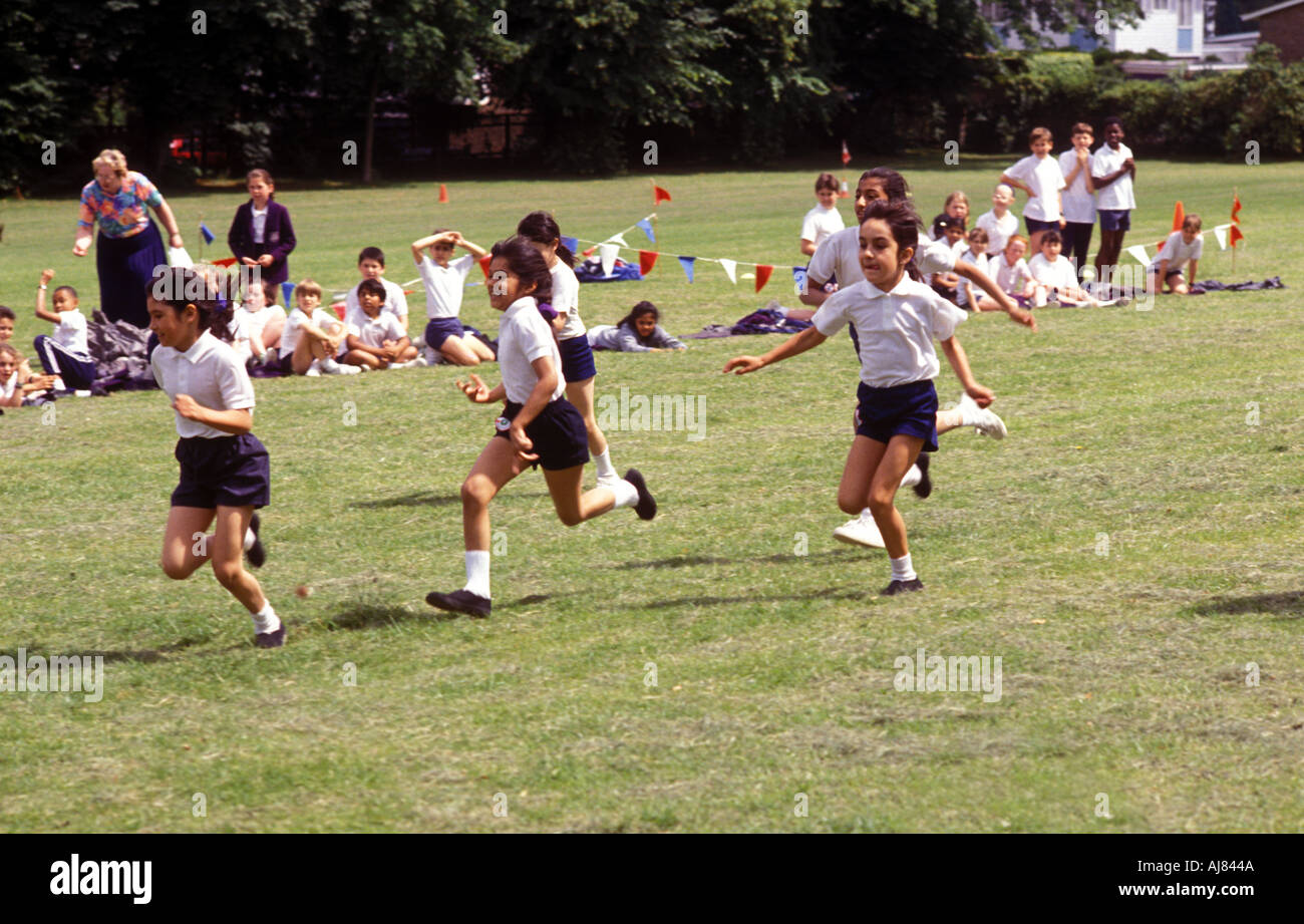 School sports day running race hi-res stock photography and images - Alamy