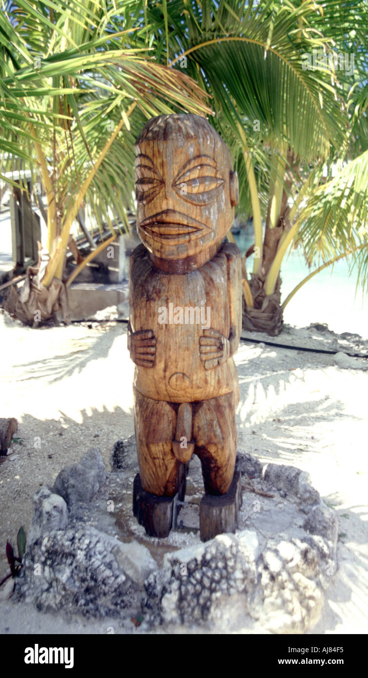 Statue of Tangaroa the fishing God Cook Islands Stock Photo - Alamy