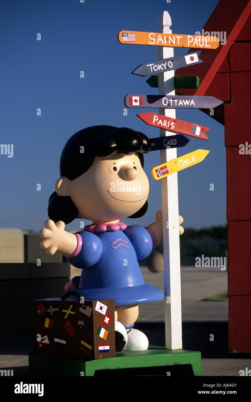 Peanuts comic strip hi-res stock photography and images - Alamy