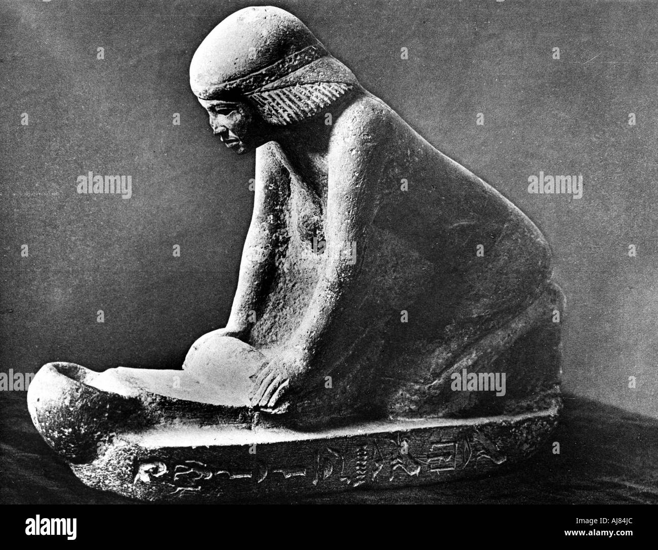 Female ancient egyptian figure Black and White Stock Photos & Images ...