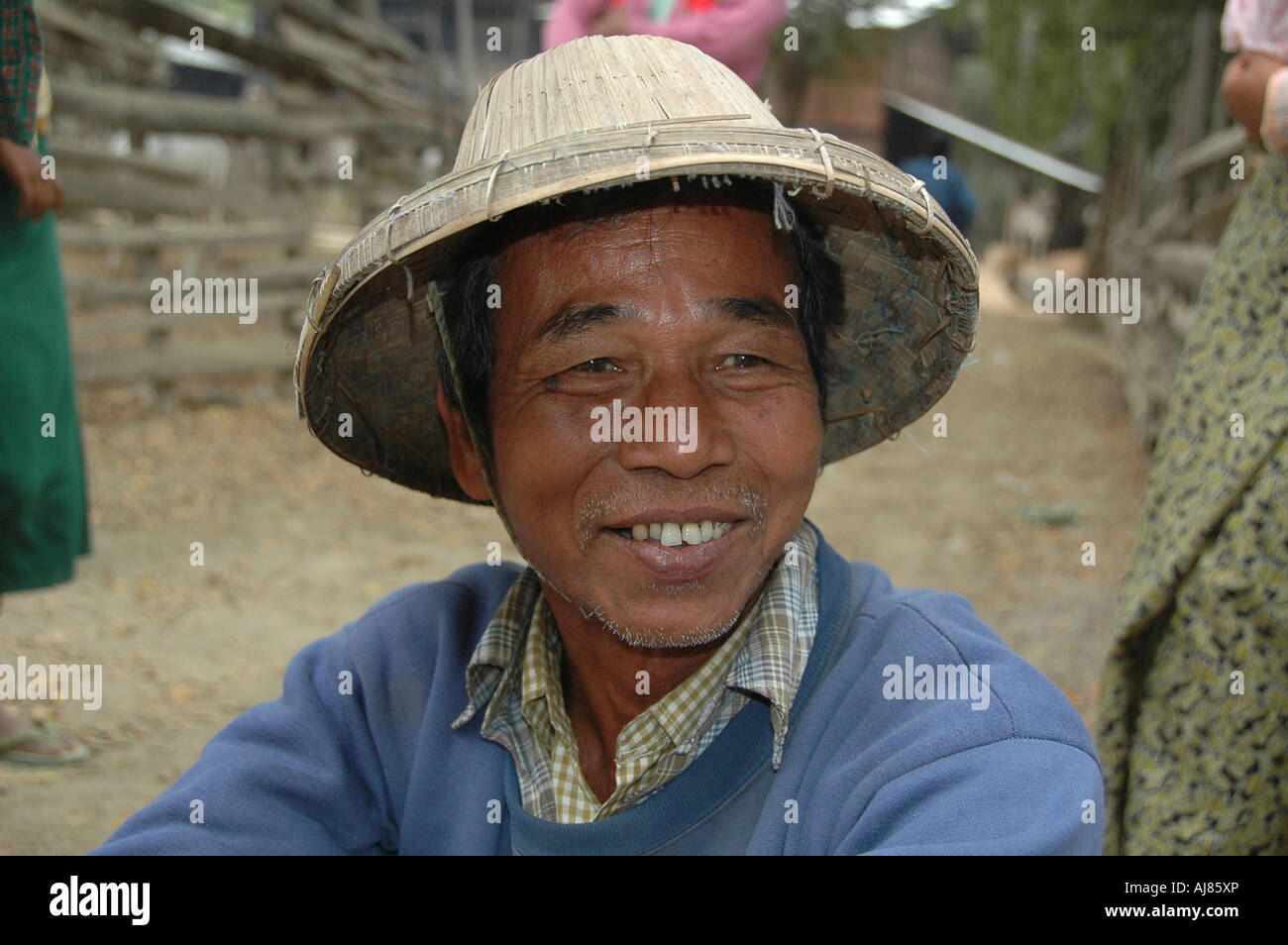 Myanmar Mandalay Villagers along the Ayeyarwady River Stock Photo - Alamy