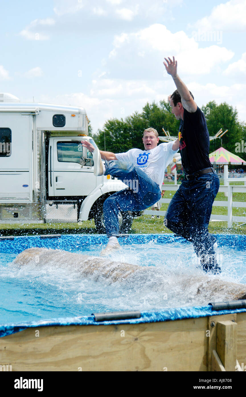 Log rolling competition hi-res stock photography and images - Alamy