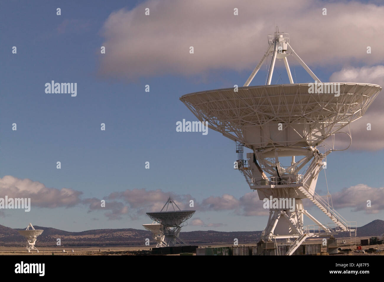 Very large telescope interferometer hi-res stock photography and images ...