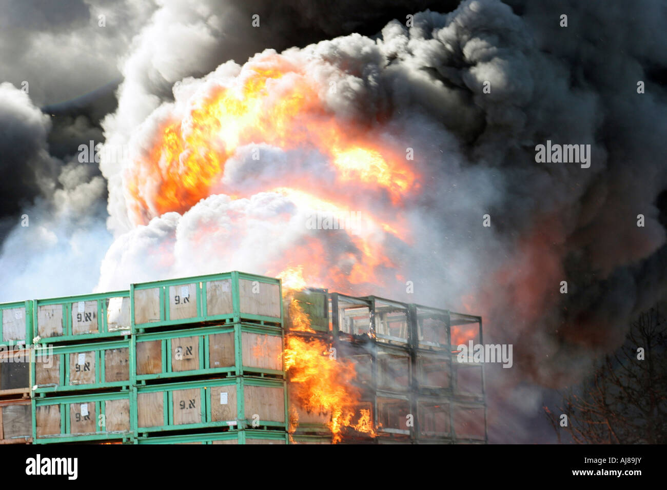 Packing plant fire hi-res stock photography and images - Alamy